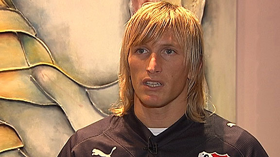 Where can this light Argentine football players pass individually and ...